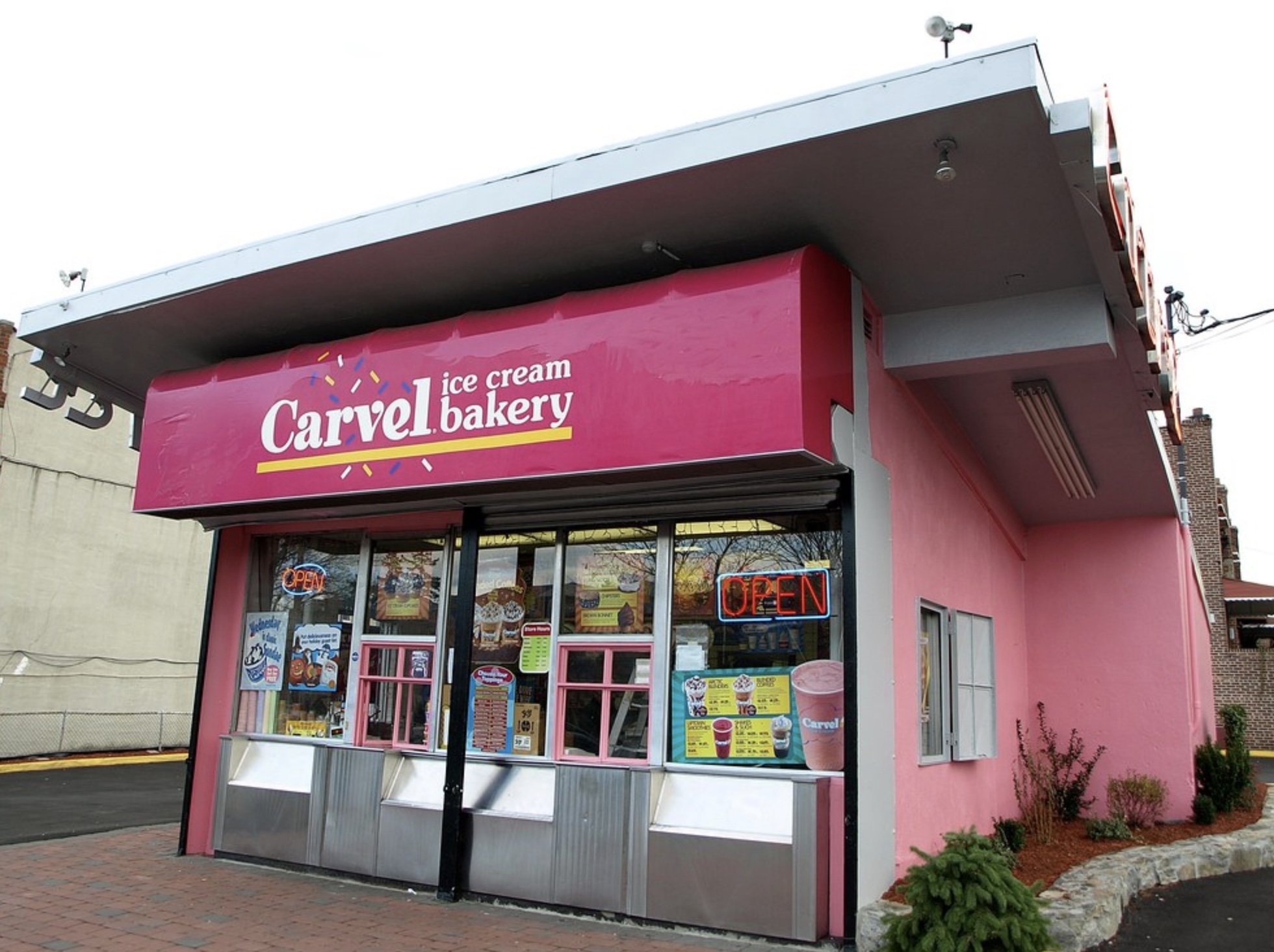 Carvel Introduces New Reese’s And Kit Kat Soft-Serve Treats – TalkNet